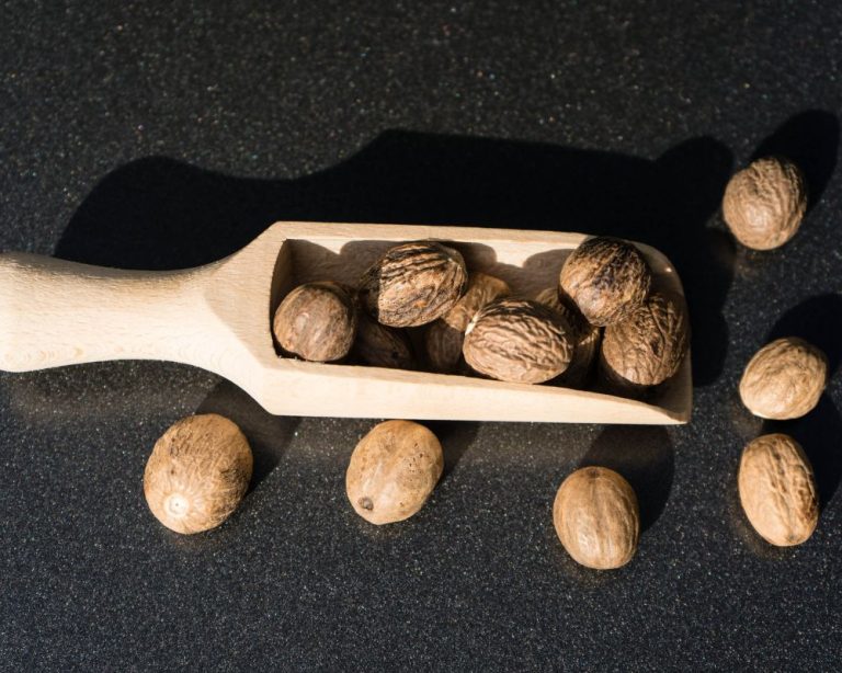 What Does A Clove Taste Like? | Spice Gourmand