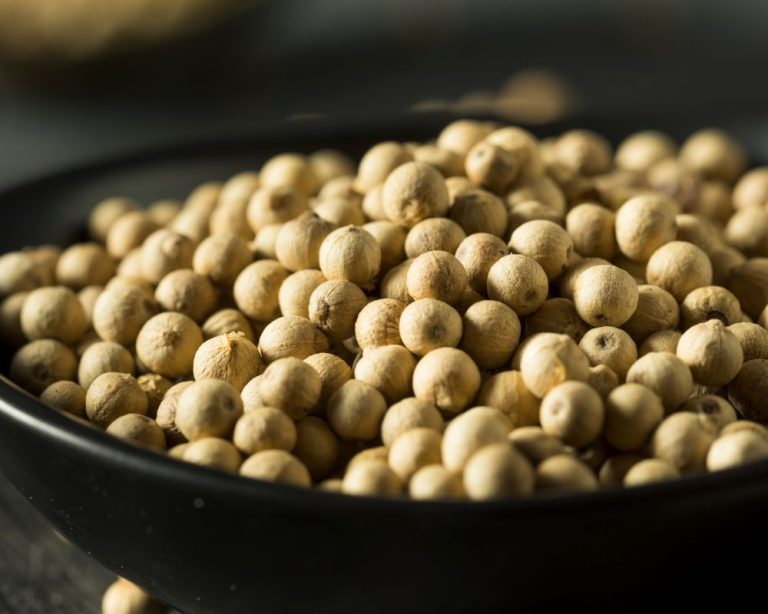 What Are Whole Peppercorns & How To Use Them In Recipes